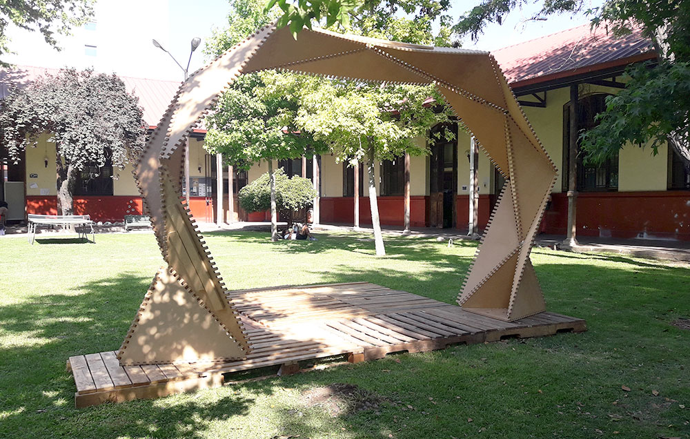 Con ensambles y en madera: así es la estructura plegada creada por ...