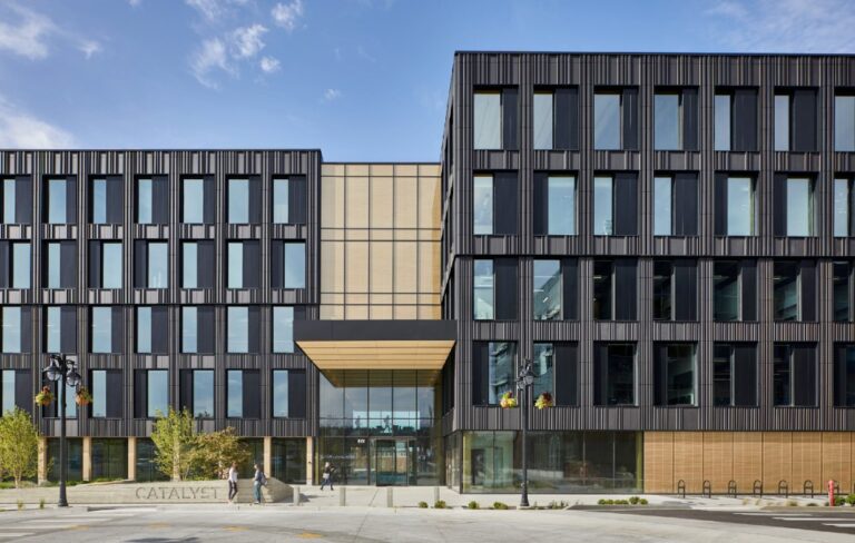 Katerra y Michael Green Architecture terminan el Edificio Catalyst ...
