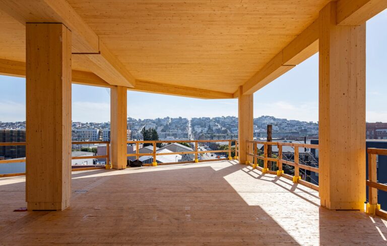 Se completa la primera estructura de madera Masiva de varios pisos de San Francisco, en Estados ...