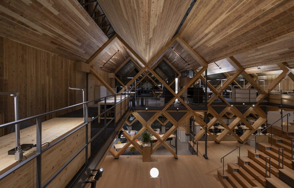 La inspiradora casa matriz de Meiken Lamwood Corp - Madera21